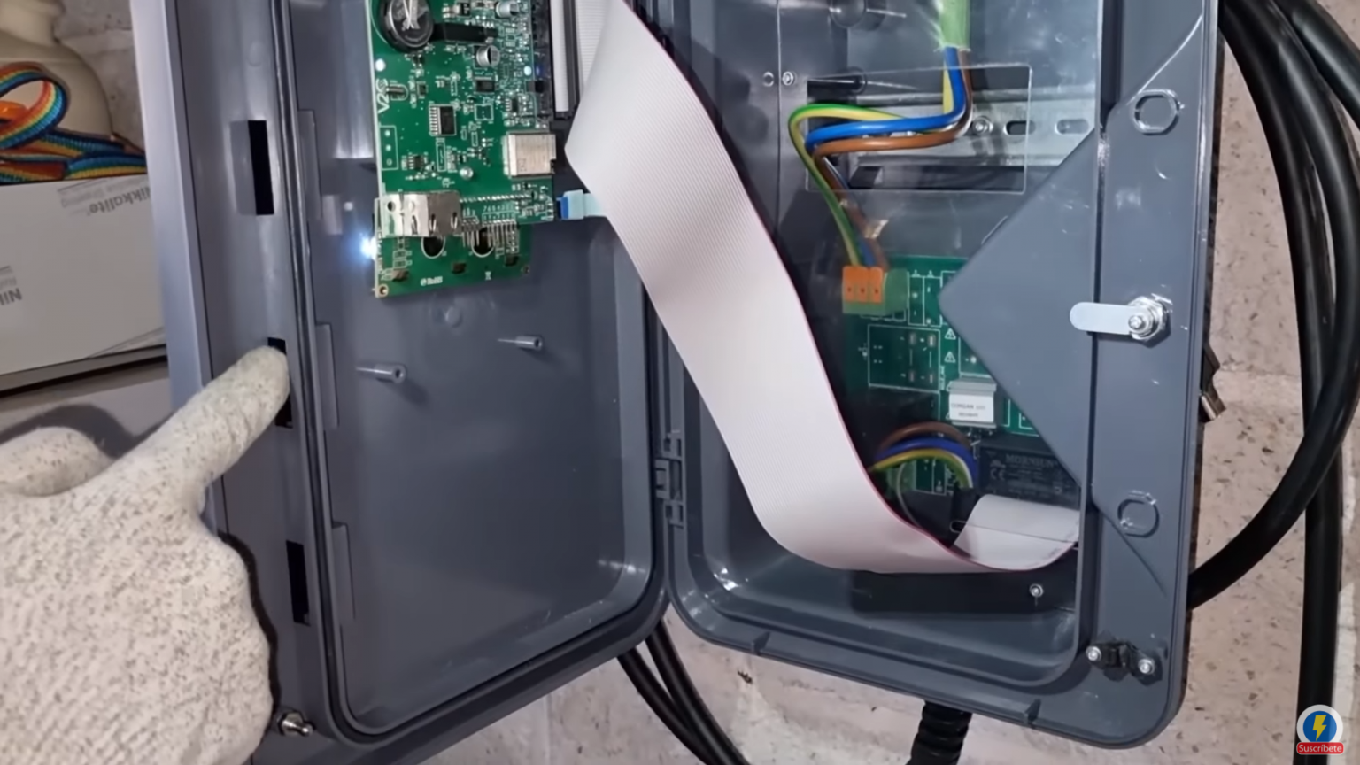 Cómo cargar coche eléctrico sólo con paneles solares - Control sin cables • Domo Electra